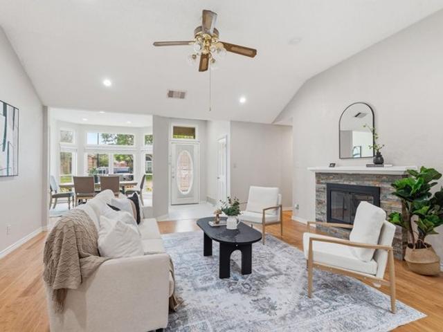 7114 Lo Chalmers Ln, Garland, TX 75043