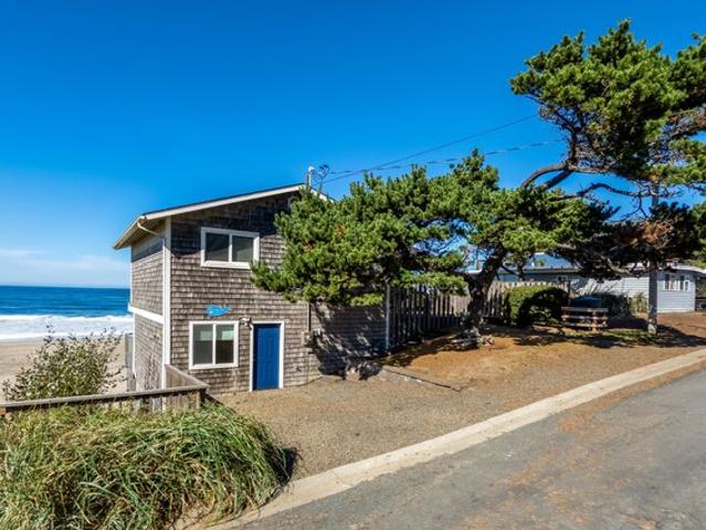 7115 Neptune Ave, Lincoln Beach, OR 97388