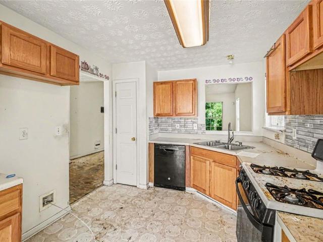 7115 Hillcrest Chase Drive SW