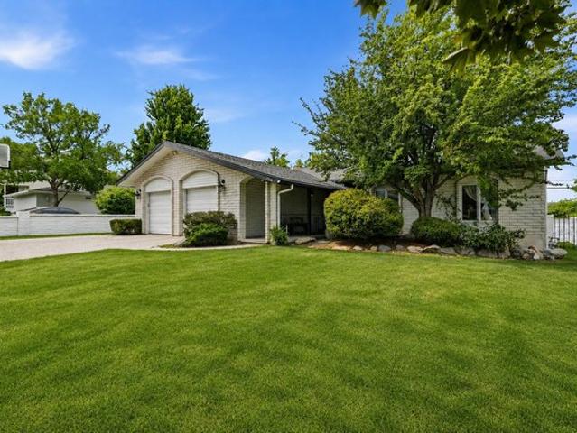 7116 S Ponderosa Dr, Cottonwood Heights, UT 84121