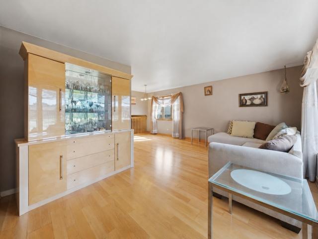 7116 W 85th Place