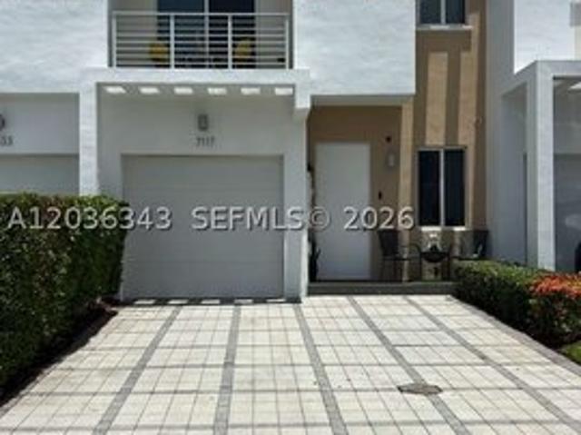 7117 NW 103rd Path, Doral, FL 33178