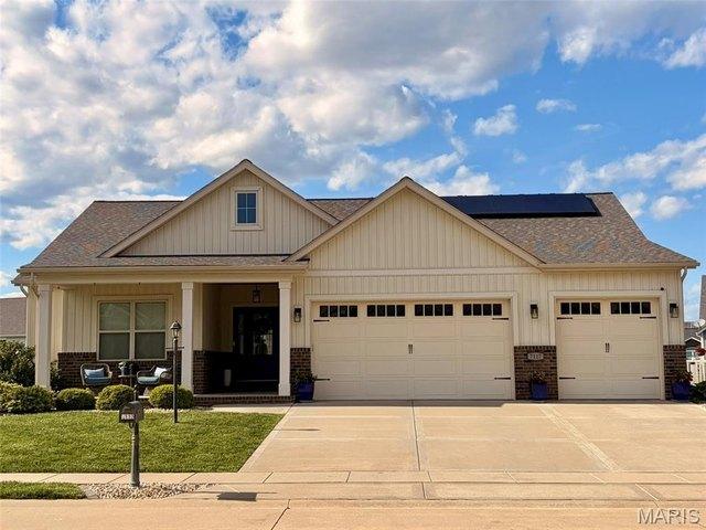 7117 Augusta Dr, Glen Carbon, IL 62034
