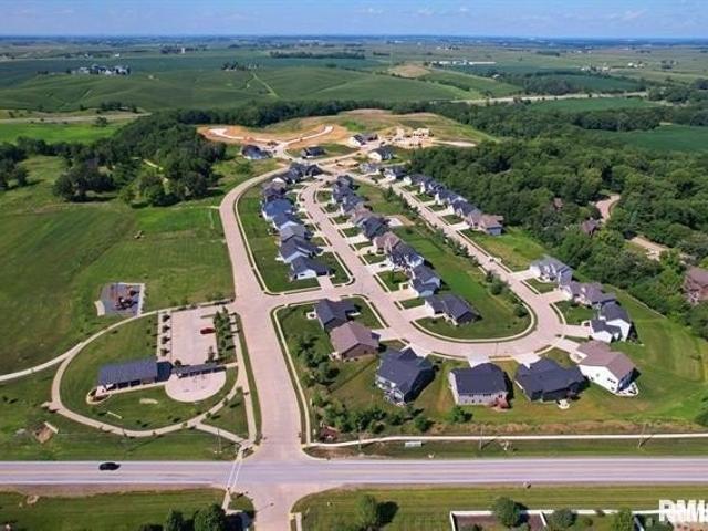 7117 Alvie Ln, Bettendorf, IA 52722