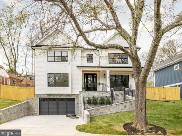 7117 W Greenvale Pkwy, Chevy Chase, MD 20815