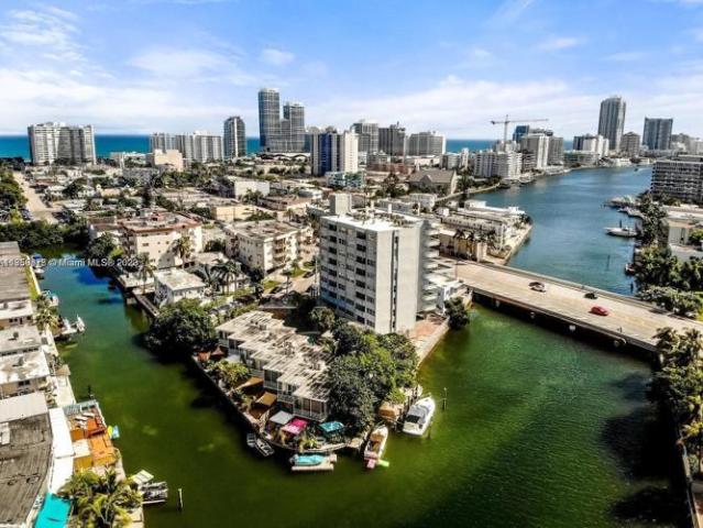 7118 Bonita Dr #404, Miami Beach, FL 33141