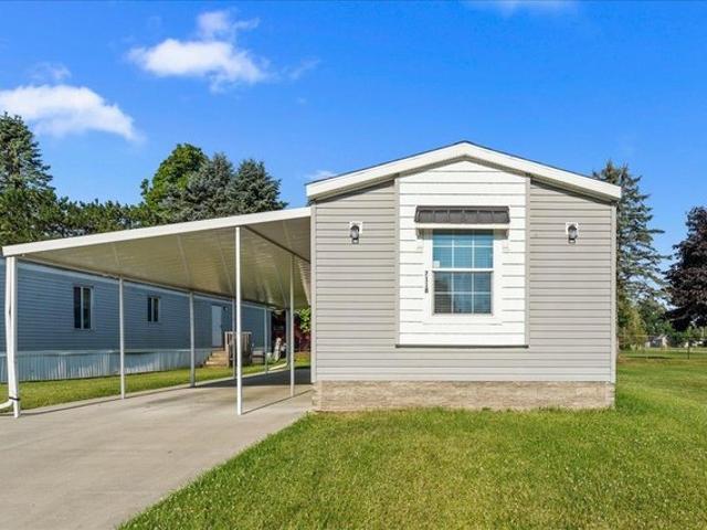 7118 W Mapleview Cir, Brown City, MI 48416