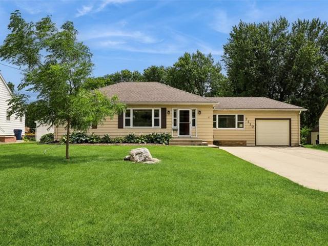 7110 Madison Ave, Urbandale, IA 50322