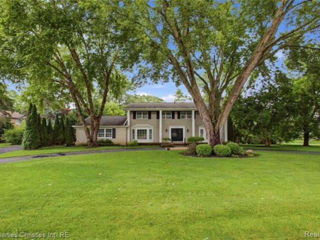 7110 Paterese Dr, Bloomfield Hills, MI 48301