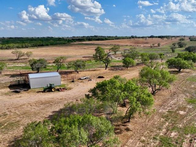 7110 US Highway 181, Poth, TX 78147
