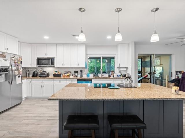 7111 NW 58th St, Tamarac, FL 33321