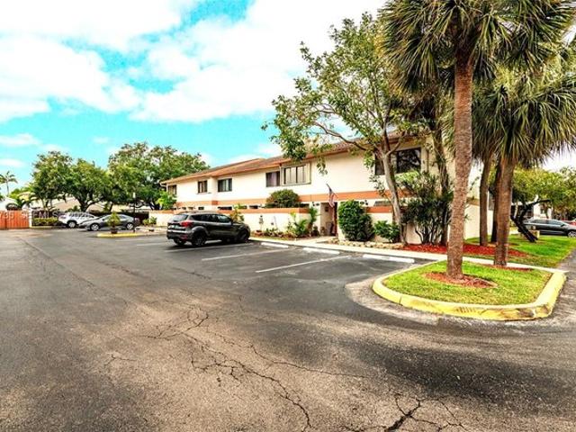 7111 SW 42nd Pl, Davie, FL 33314