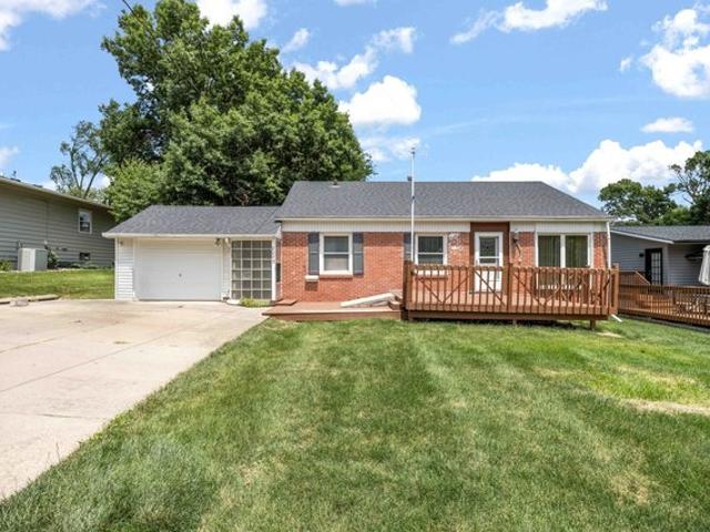 7113 Maple Dr, Urbandale, IA 50322