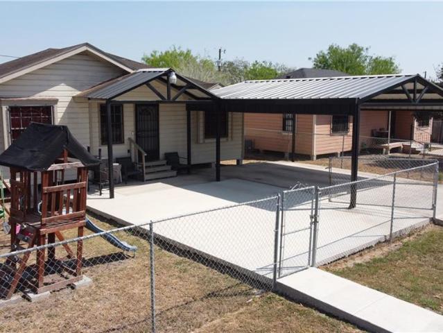 7113 S Alamo Street