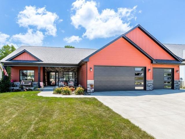 7113 Spring Creek Dr, Bettendorf, IA 52722