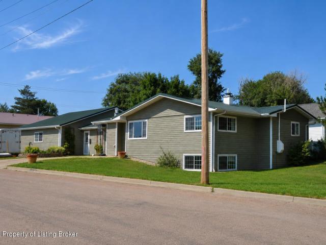 711 6th Avenue W