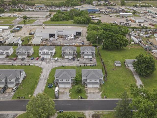 711 715 S Walker St, Webb City, MO 64870