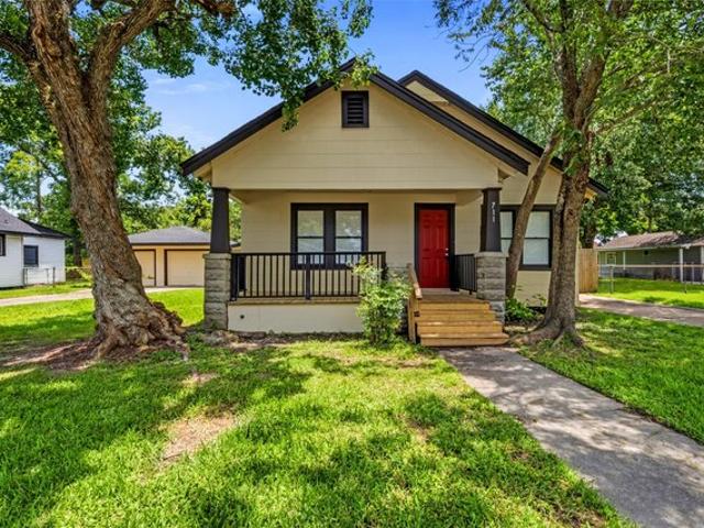 711 Bowie St, Baytown, TX 77520