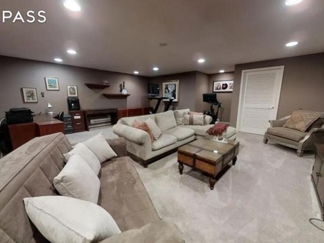 711 Binghampton Ln 711, Livingston, NJ