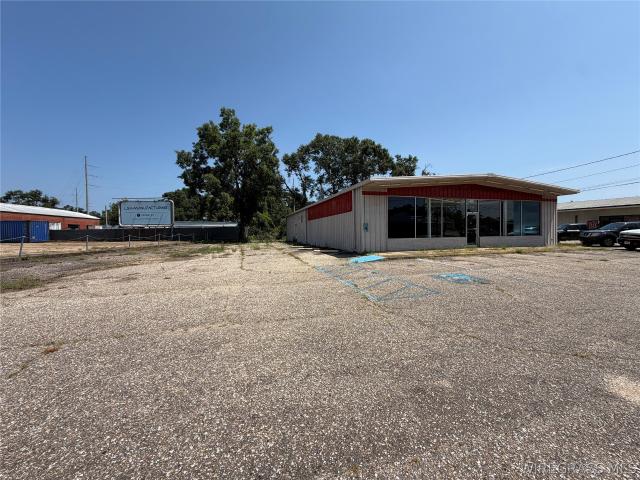 711 E Town Avenue