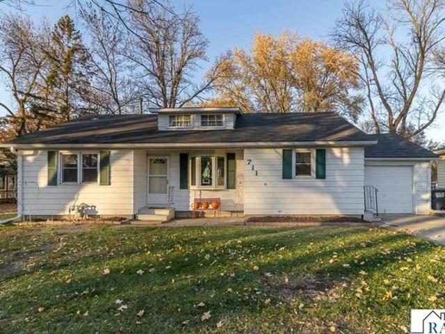 711 E Blue Earth St, Lake Crystal, MN 56055