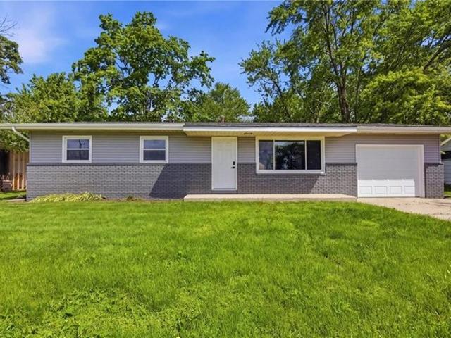 711 E Division St, Altamont, IL 62411