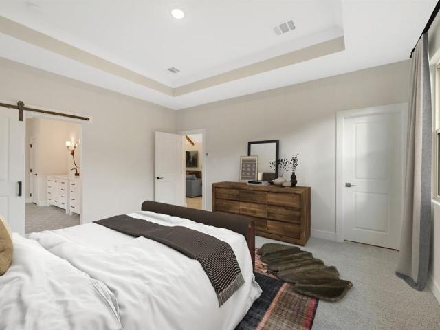 711 Emerald Heights