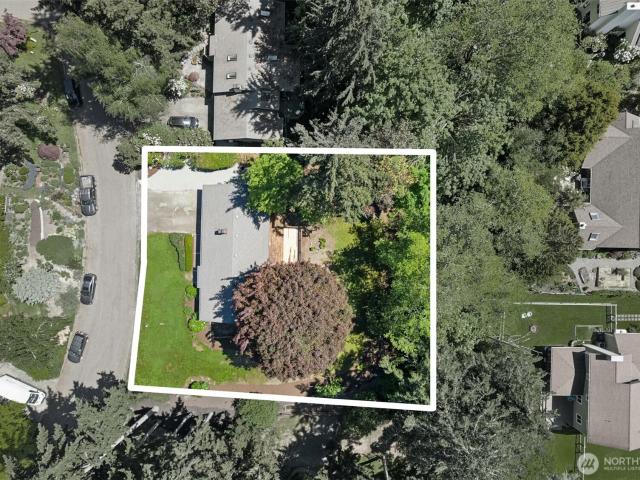 711 Eagle Cliff Rd NE