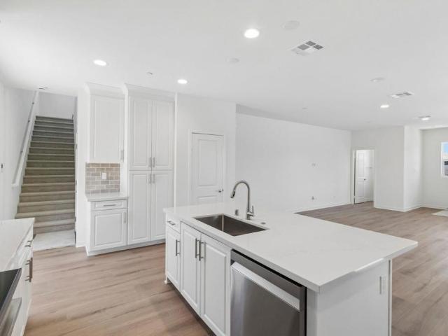 711 Kingbird Loop, Oceanside, CA 92058 | MLS #NDP2604 | Compass