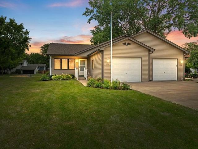 711 Harmony Ct, North Aurora, IL 60542
