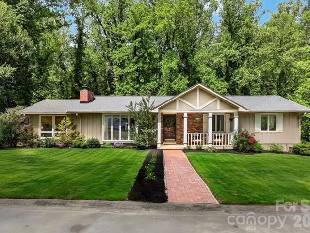 711 Oak Terrace Ln, Hendersonville, NC 28791