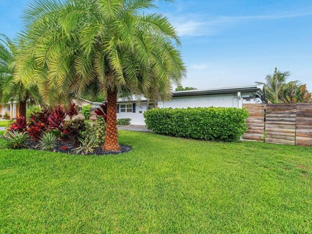 711 Laurel Dr, Lake Park, FL 33403