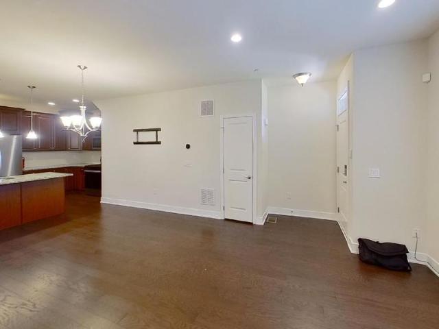 711 Lakeview Ct