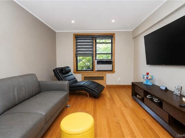 711 Montauk Court 2H