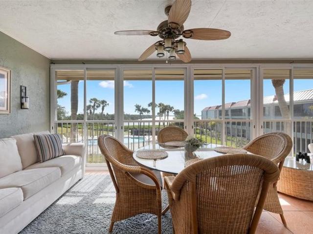 711 Manatee Ave, Holmes Beach, FL 34217