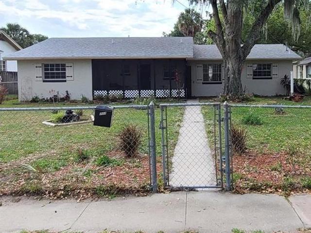 711 N St Clair Abrams Ave, Tavares, FL 32778