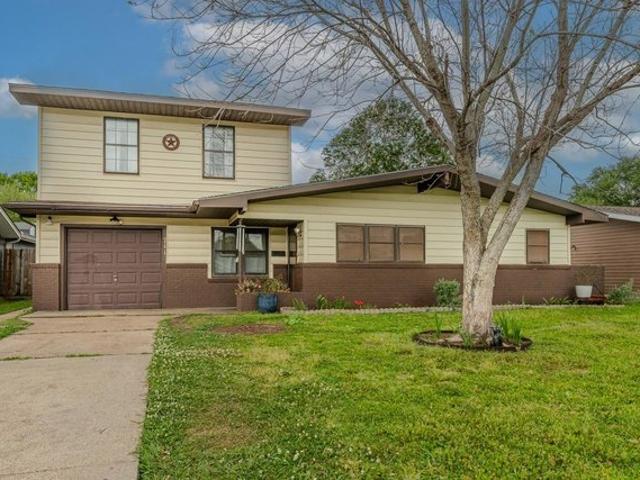 711 S 6th St, Nederland, TX 77627
