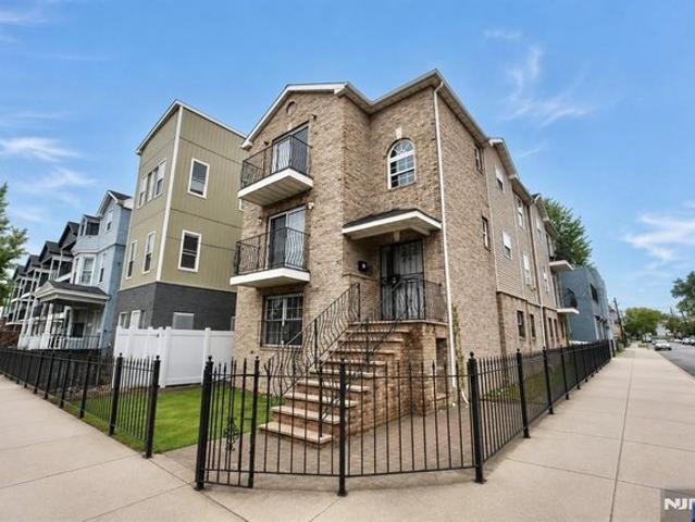 711 S 11th St, Newark, NJ 07103