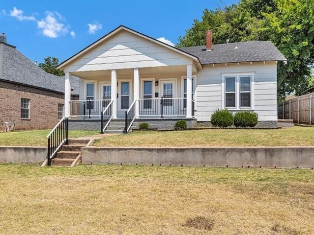 711 S Barker Ave, El Reno, OK 73036