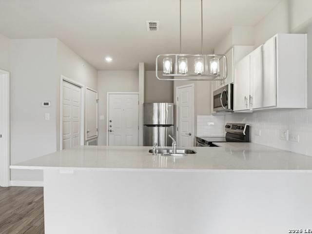 711 S Frio, Unit 2204