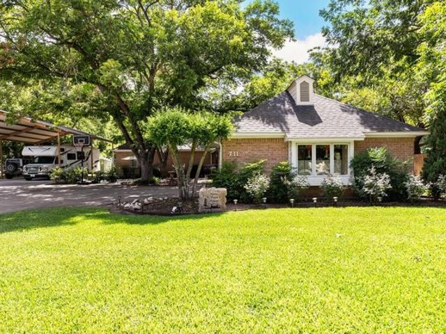 711 S Harrison St, West, TX 76691