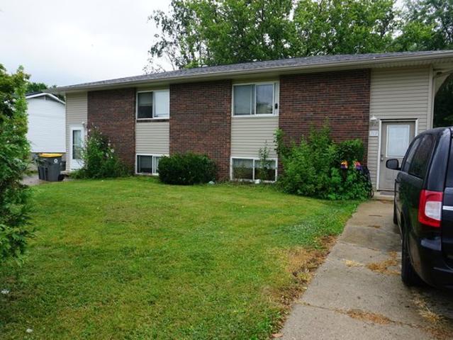 711 S Park Square Dr, Bloomington, IN 47403