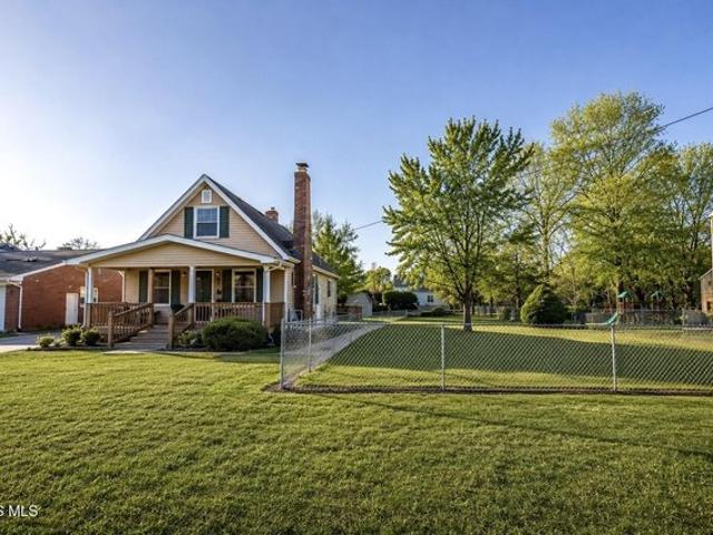 711 Sawyer Rd, Toledo, OH 43615