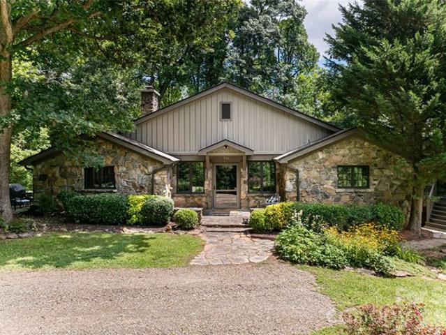 711 Shawnee Trl, Asheville, NC 28805