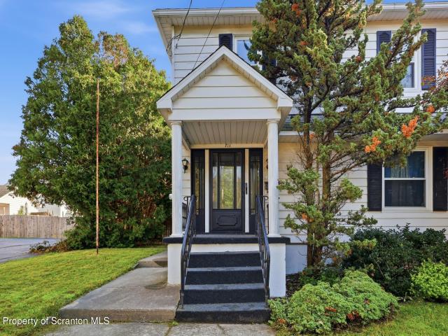 711 Pine Street