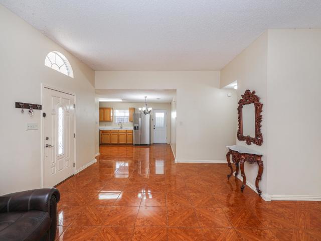 711 Royal Palm Dr