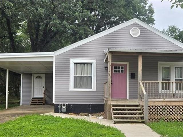 711 W 9th St, Pittsburg, KS 66762