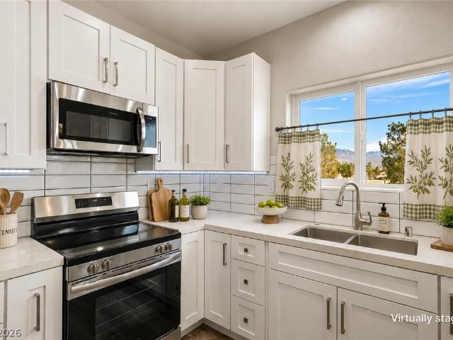 711 W Leffner Drive