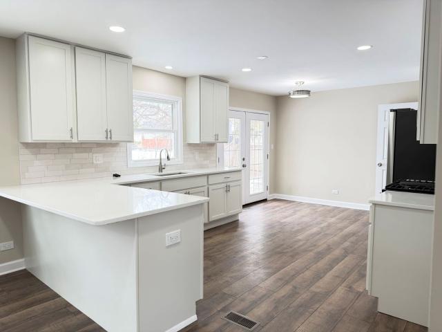 711 Woodhollow Lane
