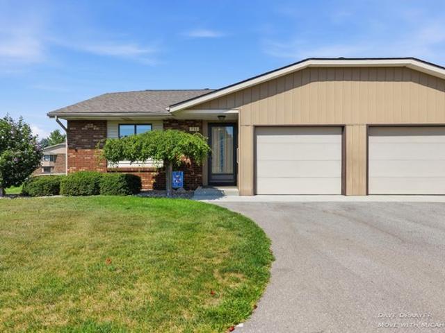 711 Waterview Ct SW, Grandville, MI 49418